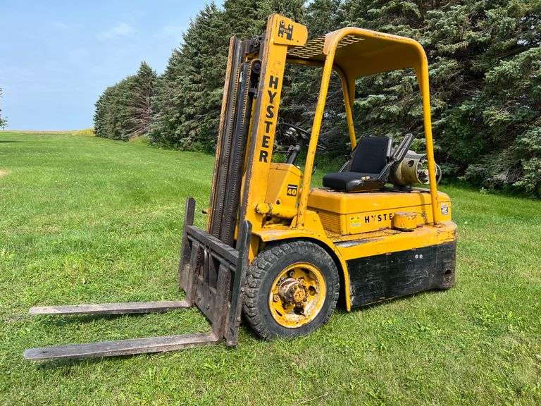 Hyster Challenger 40 Fork Lift, LP, 3 Wheel, 7.00-15 Rubber Front Tires ...