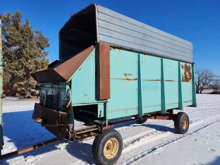 Forage King Model 18-6 Silage Wagon – Front Left Discharge, 540 PTO ...