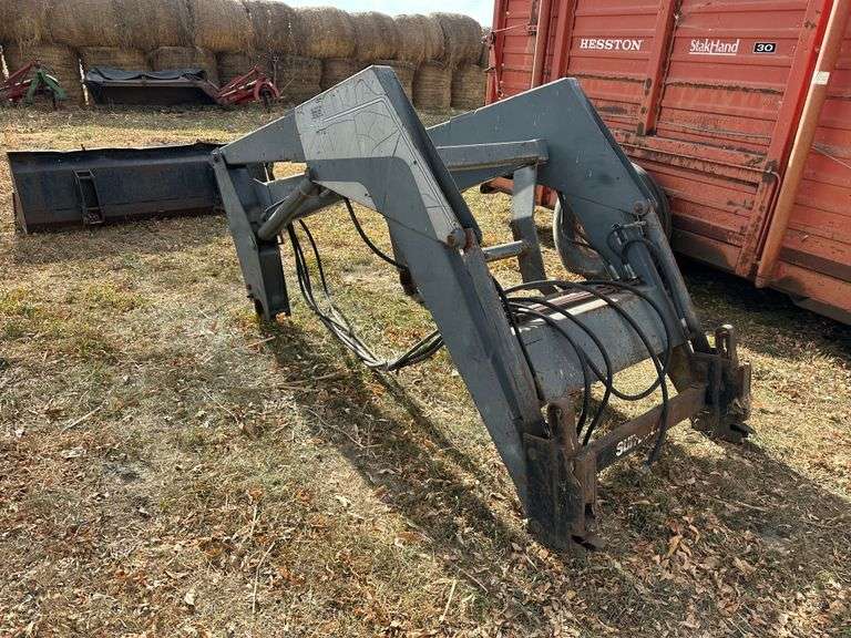 White 1170 Loader with 7' Bucket and Brackets - Fragodt Auction and ...