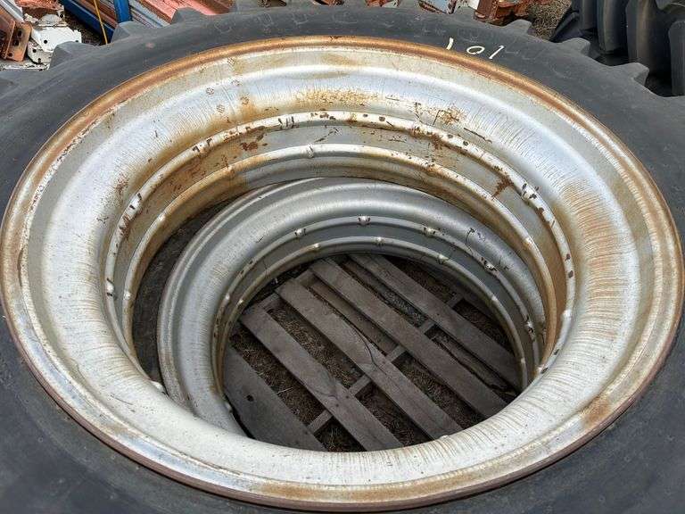 (2) 18.4R42 Firestone on Step up Rims (B) - Fragodt Auction and Real ...