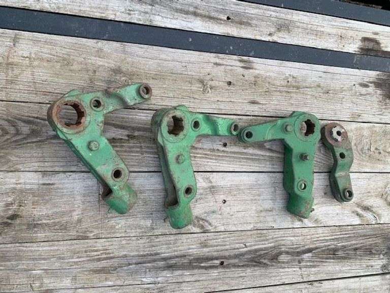 John Deere 3pt Rock Shaft Arms - Fragodt Auction and Real Estate LLC