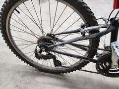 Mongoose XR100 7000 Series Aluminum 21 Speed Bicycle - Fragodt Auction ...