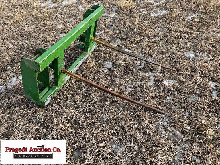 Bale Spear off John Deere 673 Loader - Fragodt Auction and Real Estate LLC
