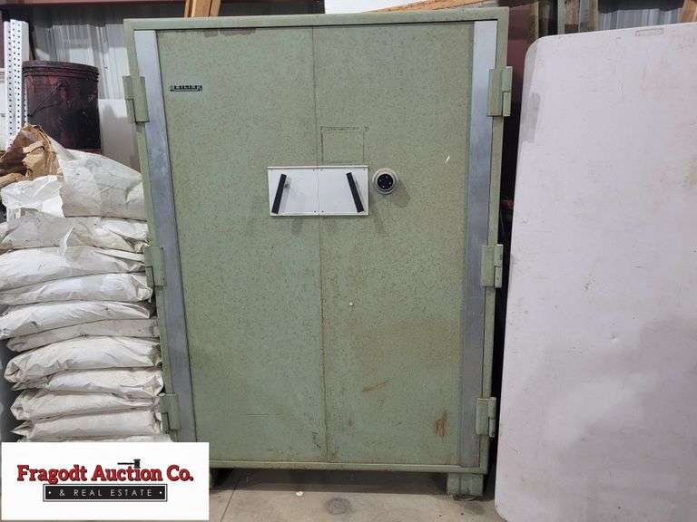 Meilink Floor Safe, Fireproof Safe, Locking Mechanism Works but ...