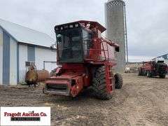 1986 Case 1680 Axle Flow Combine, 3,704 Hours, 14.9-24 Rears, 30.5L-32 ...