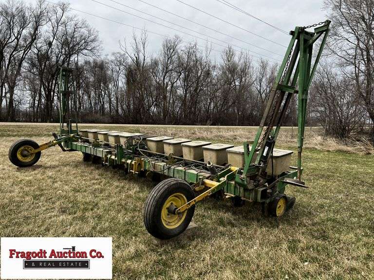 John Deere 7100 Planter, 12 Row 22”, Bean Cups, Corn Finger Units ...