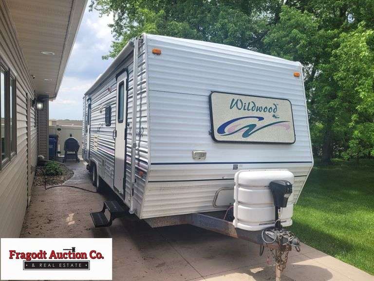 2000 Wildwood by Forest River 30’ Camper, 1 Slide Out, Electric Awning ...