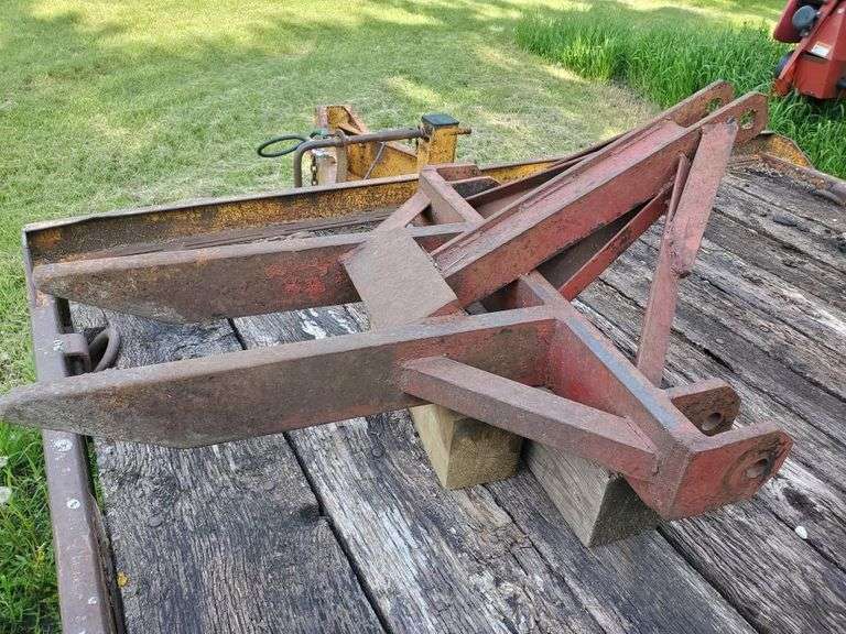 3pt Rock Digger - Fragodt Auction and Real Estate LLC