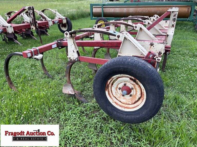 Tebben 3pt Ripper, 5 Shank - Fragodt Auction and Real Estate LLC