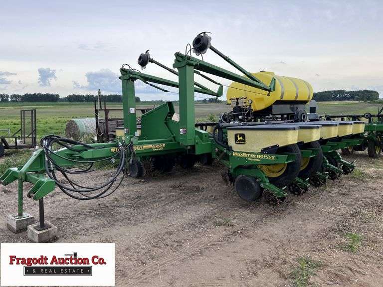 John Deere 1770 Planter, 16 Row 30", Schlagel Closing Wheels, Yetter ...