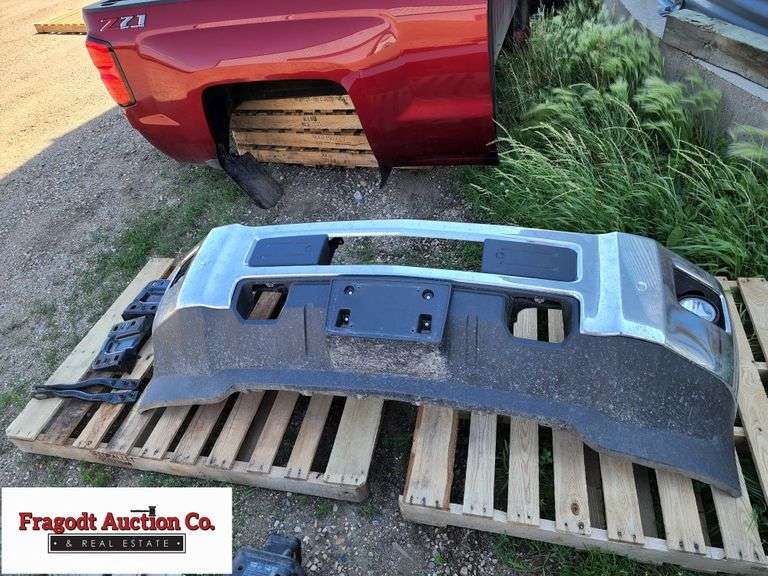 Chevrolet Front Bumper (With Sensors) *Came off 2018 Chevrolet 3500 HD ...