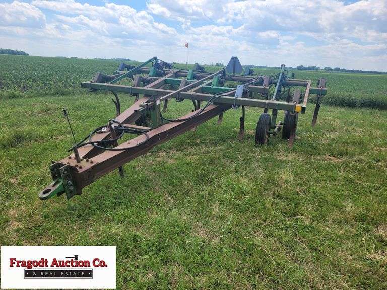 John Deere 610 Chisel Plow, 15’, Walking Tandems, Single Pt Depth ...