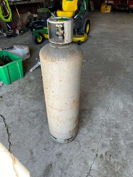 100lb LP Tank, Old Style Valve - Fragodt Auction and Real Estate LLC