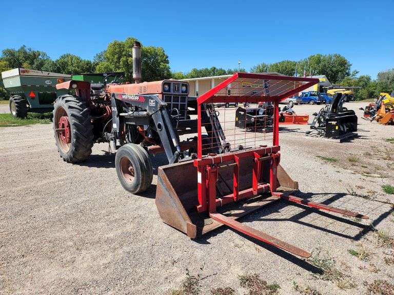 International 686 Tractor, Shows 7,641 Hours, 2 Hyd, 3pt, 15.5x38 Rears ...