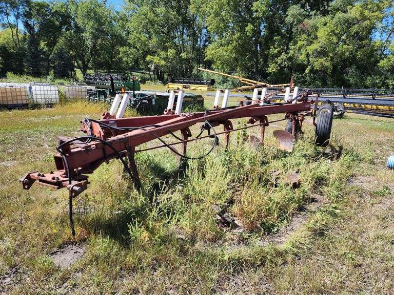 International 720 Plow, 5 Bottom, 2pt Hookup, Auto Reset, SN: 000633 ...