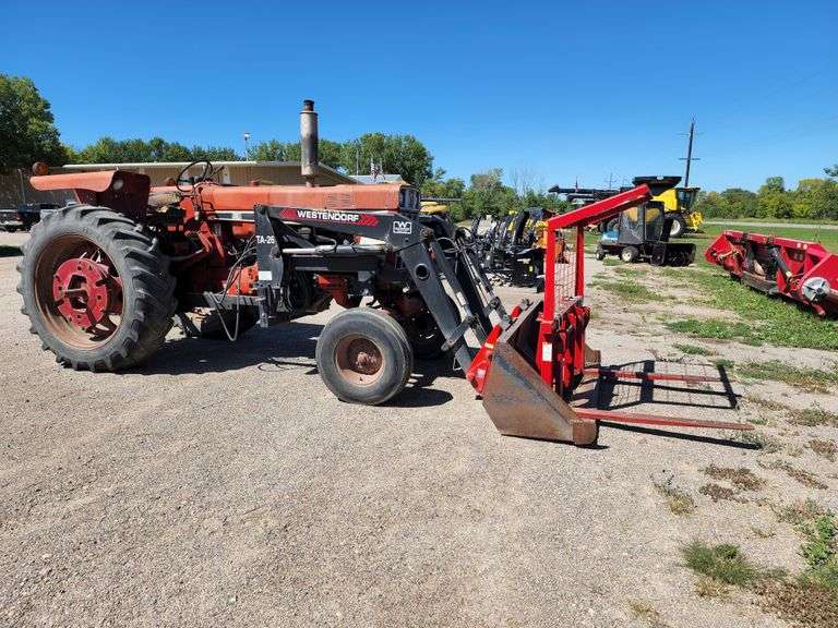 International 686 Tractor, Shows 7,641 Hours, 2 Hyd, 3pt, 15.5x38 Rears ...