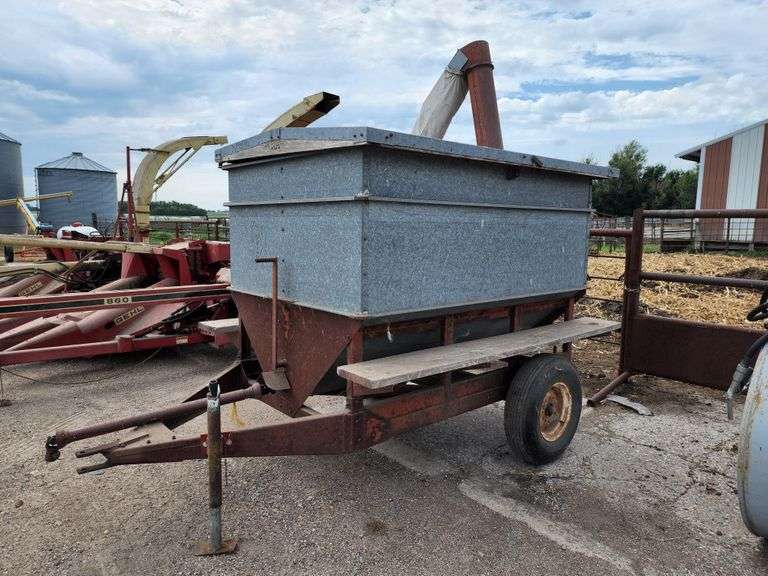 Galvanized Feed Trailer with Rear Discharge Auger, 540 PTO, Box is ...
