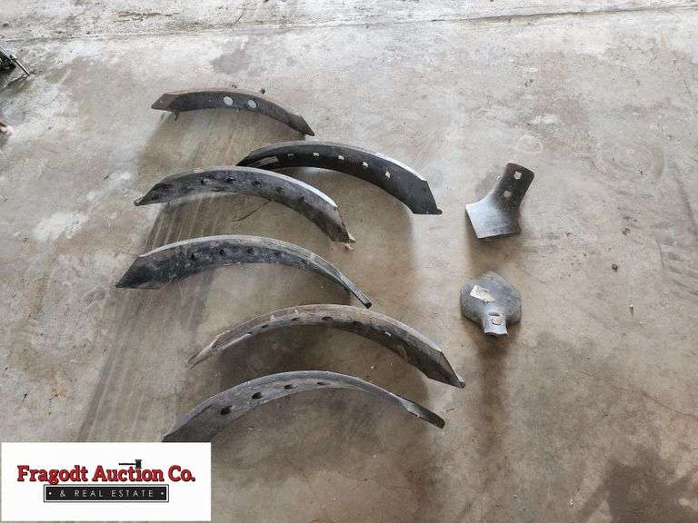 8 Misc Chisel Plow Points, Mostly 3” Twist Teeth - Fragodt Auction and ...