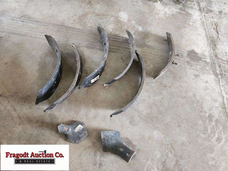8 Misc Chisel Plow Points, Mostly 3” Twist Teeth - Fragodt Auction and ...