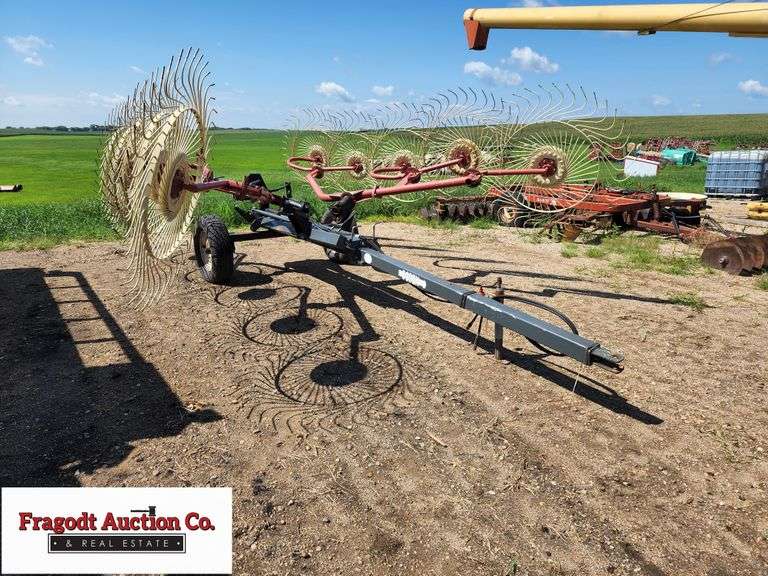 Ogden 10 Wheel Pull Type Wheel Rake, Hydraulic Lif - Fragodt Auction ...