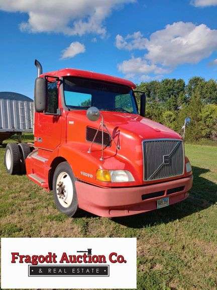 2000 Volvo Semi Tractor, Shows 965,123 Miles, 10 Speed Transmission ...