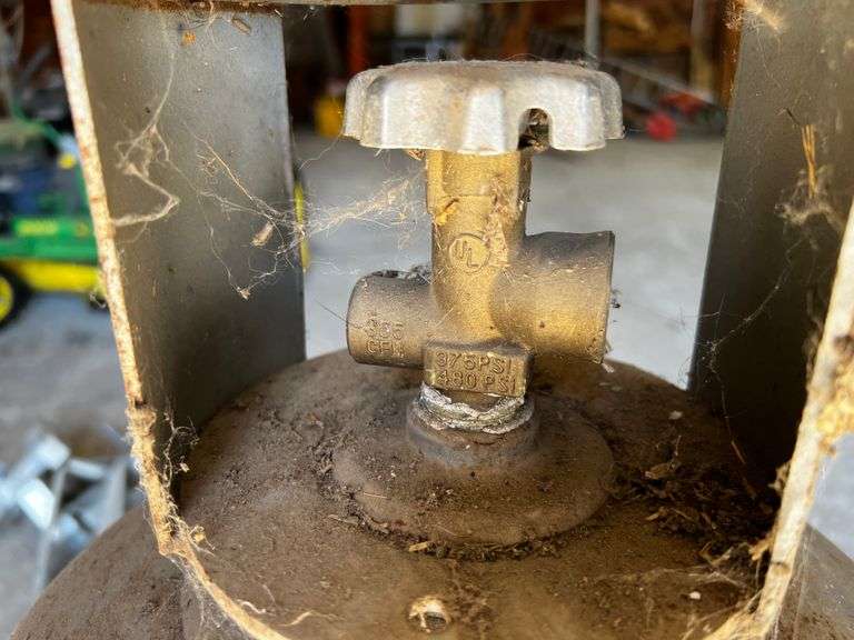 100lb LP Tank, Old Style Valve - Fragodt Auction and Real Estate LLC