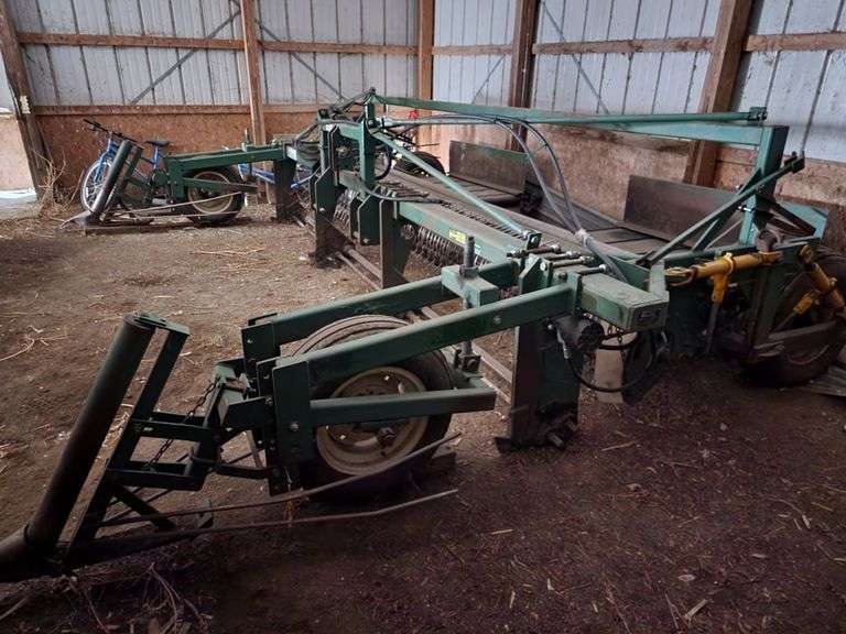 1993 Pickett One Step, 8 Bar Pickup, 6 Row 30” or 15’, Center Windrow ...