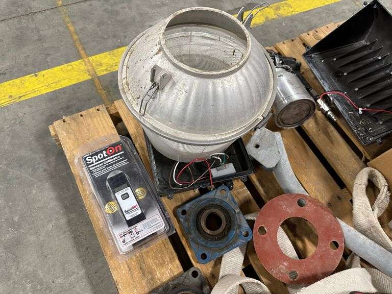 Pallet of Misc Items, Spray Tips, Spray Gun, Light Fixture, Bearings ...