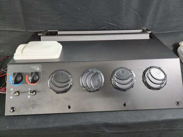 Red Dot Cab Mount Heater and AC Unit, NEW - Fragodt Auction and Real ...