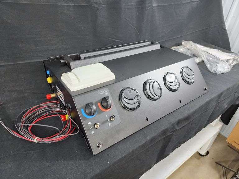 Red Dot Cab Mount Heater and AC Unit, NEW - Fragodt Auction and Real ...