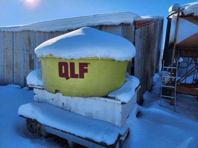 QLF Mineral Lick Tank (Empty) - Fragodt Auction and Real Estate LLC