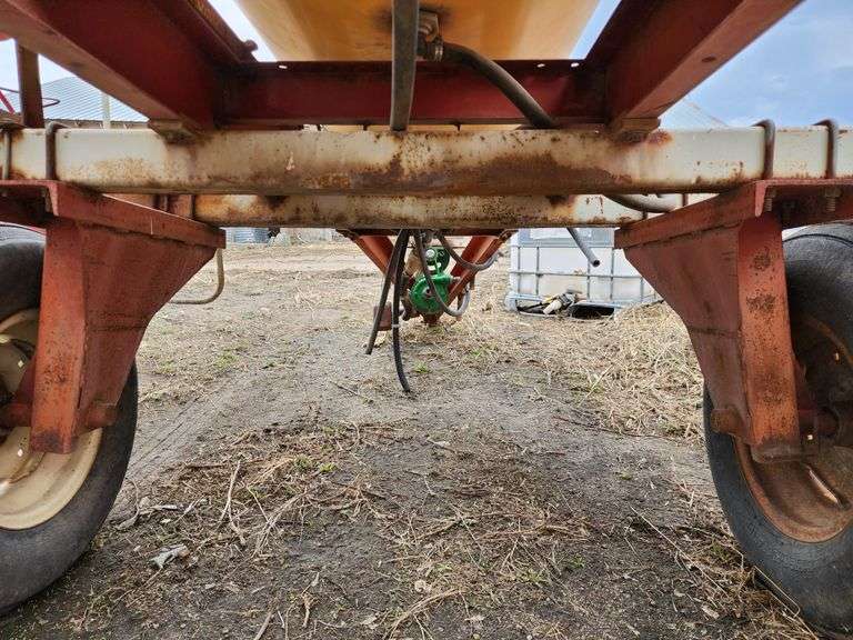 60’ Blumhardt Front Mount Sprayer Booms with 500 Gallon Pull Behind ...