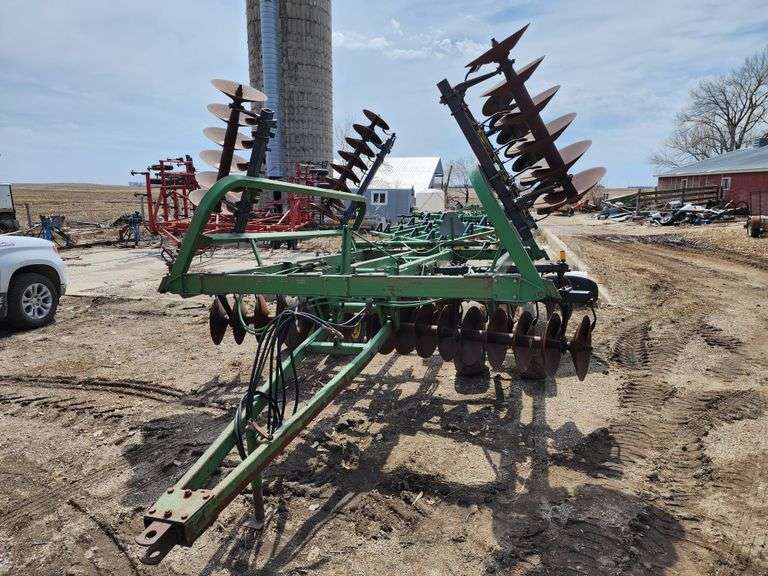 John Deere 230 Tandem Disk, 20’, Hydraulic Folding Wings, 11L-15 Tires ...