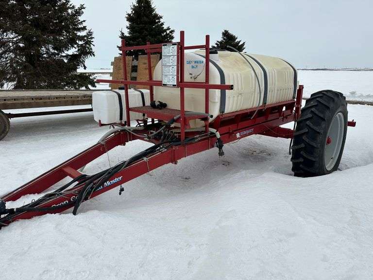 Blumhardt Spray Cart with 1000 Gallon Tank, Booms Have Been Removed ...