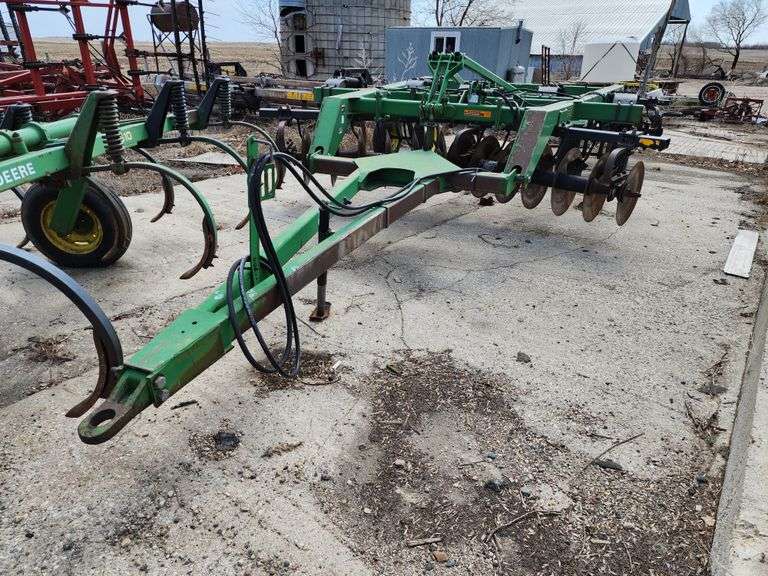 John Deere 510 Disk Ripper, 16’, 5 Shank, Single Point Depth Control ...