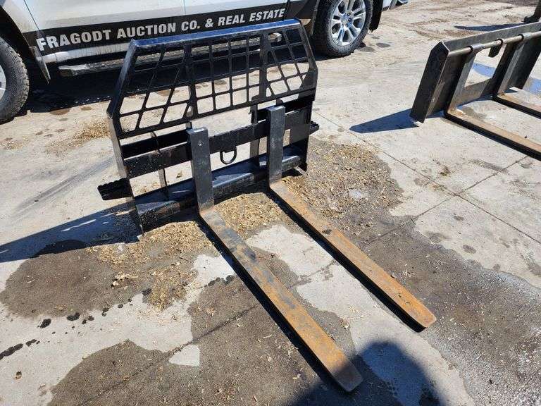 John Deere Worksite Pro Pallet Forks, 45” Forks, Universal Skid Loader ...