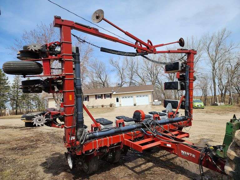 White 6122 Planter, 12 Row 30”, Markers, Hydraulic Driven Blower with ...