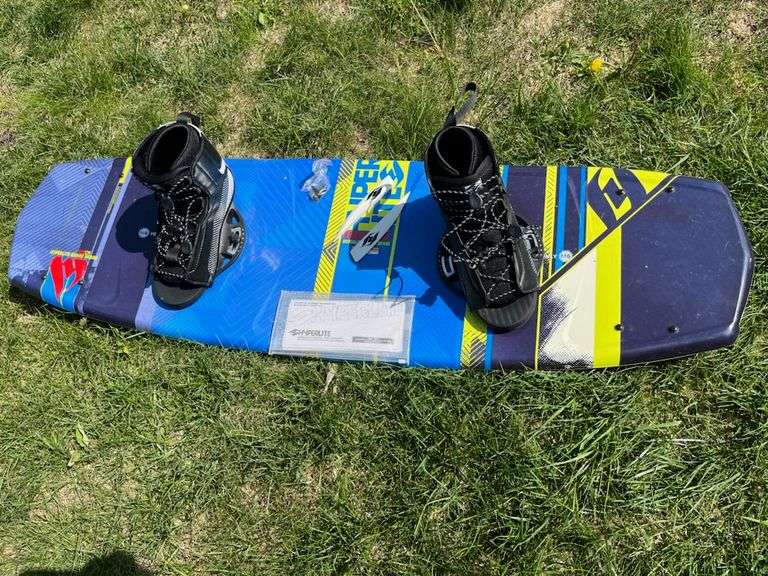 Hyperlite Wake Board, 139Cm with Size 7 – 10.5 Shoes and a Set of Extra ...