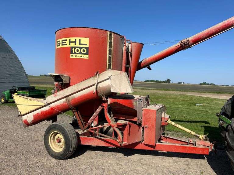 Gehl 100 Mixer Wagon, 540 PTO, Model 400 Digital Scale, In Working ...