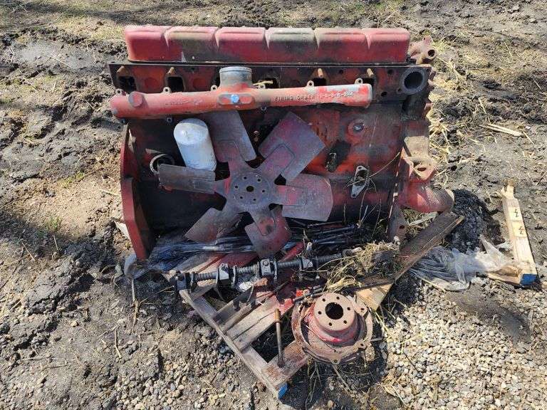 International 414 Engine, Missing Some Parts (what you see in the ...