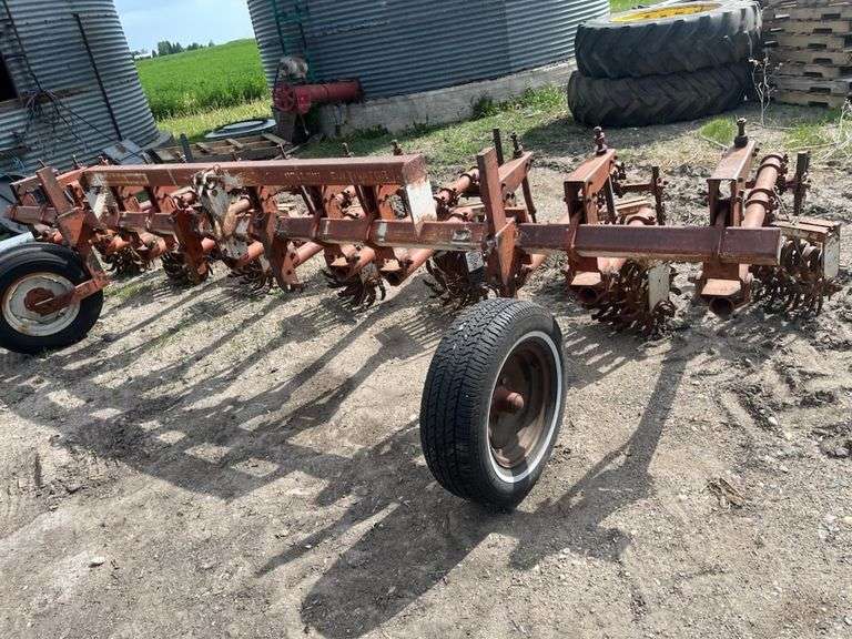6 Row 30” Lilliston Rolling Cultivator - Fragodt Auction and Real ...