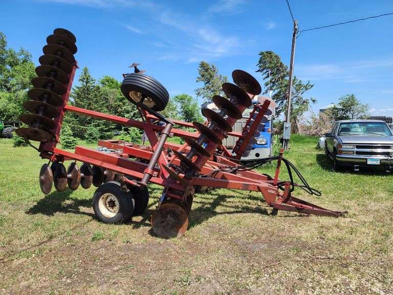 Case IH Model 490 Disk, 24.5', Fold up Wings, Tandem Tires, 20" Blades ...