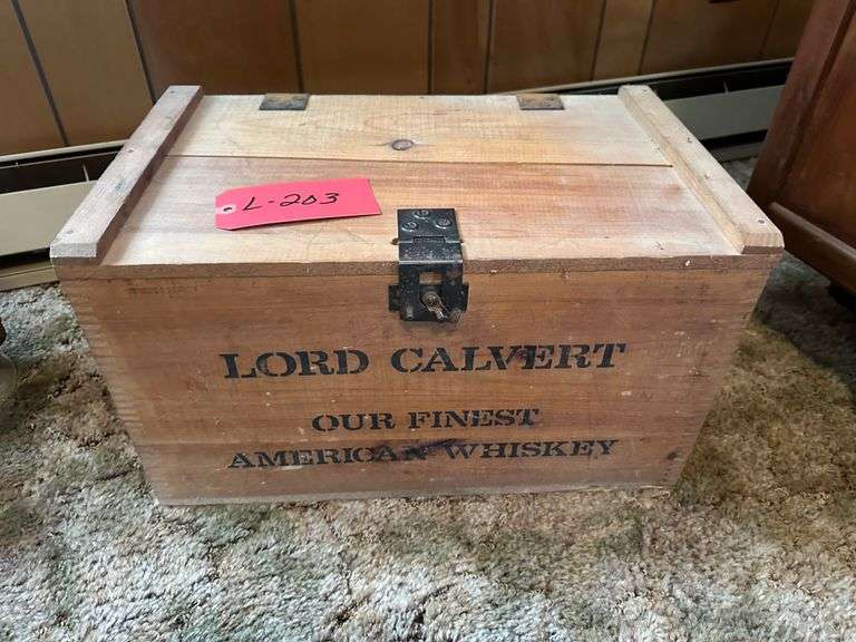 Lord Calvert Wood Box - Fragodt Auction and Real Estate LLC