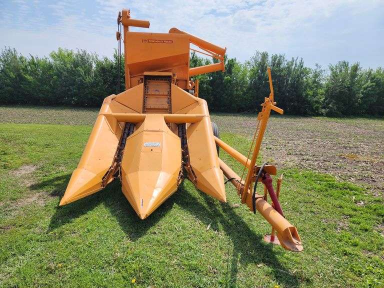 Minneapolis Moline Uni Picker Sheller, Pull Type in Excellent Working ...