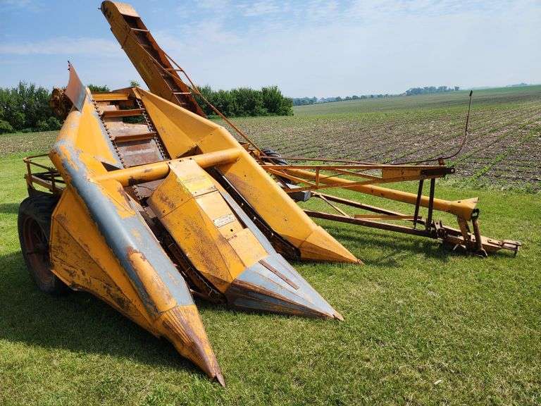 Minneapolis Moline 2 Row Corn Picker, Set up for Wide Rows - Fragodt ...