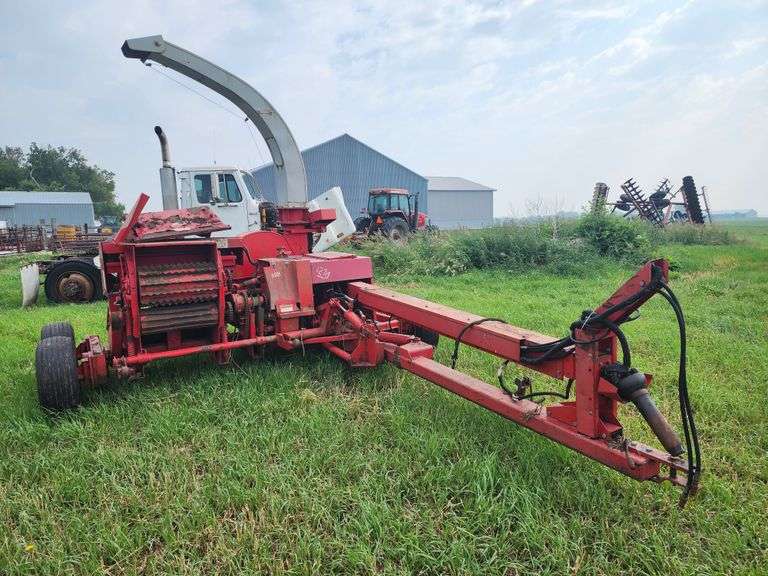 Gehl 1265 Chopper with 3 Row and Hay Head, 1000 PTO, Rear Hitch, Last ...