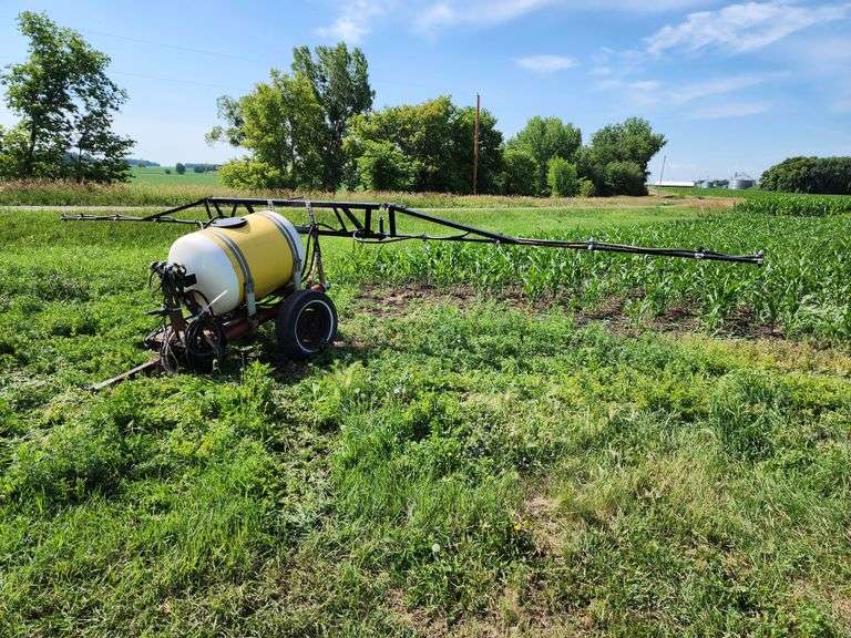 30’ Sprayer with 100 Gallon Tank, PTO Pump, 2” Ball, Manual Fold, Needs ...