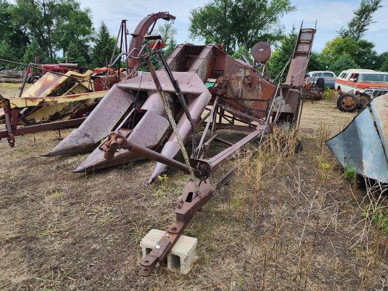 International 2 Row Corn Picker - Fragodt Auction and Real Estate LLC