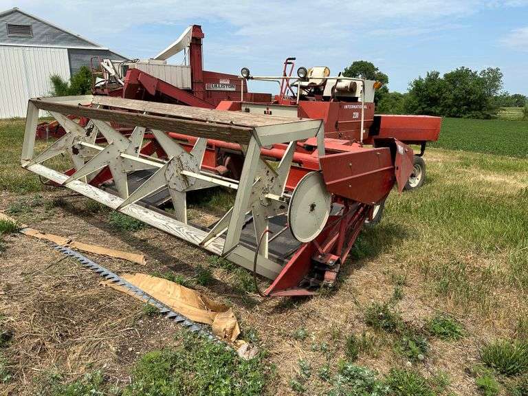 International 230 Swather, Turns over but Can’t ge - Fragodt Auction ...