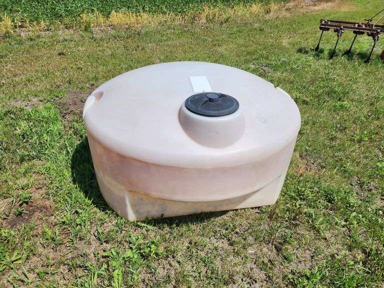 200 Gallon Poly Tank with Fender Well Cutouts, Only Used for Clean ...